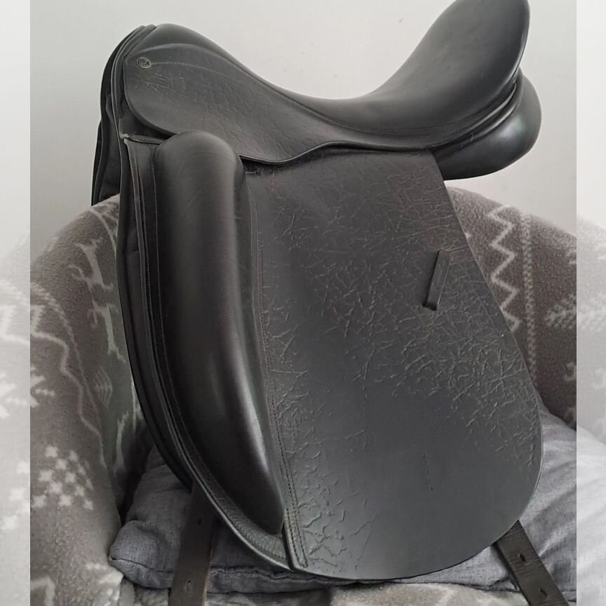 Седло выездковое County Fusion