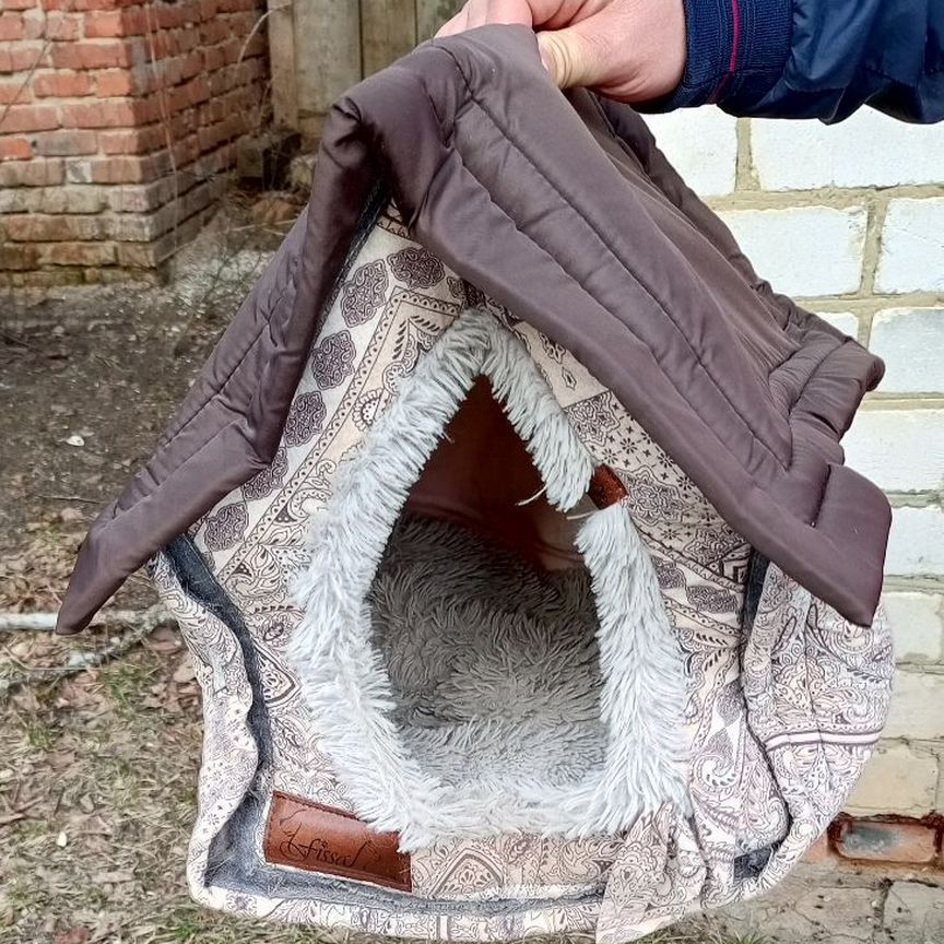 Домик для кошек и собак