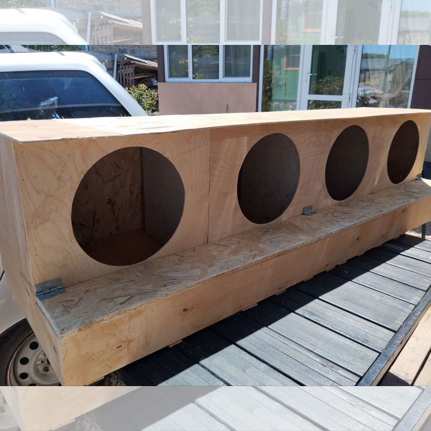 Насест для кур несушек с яйцесборником