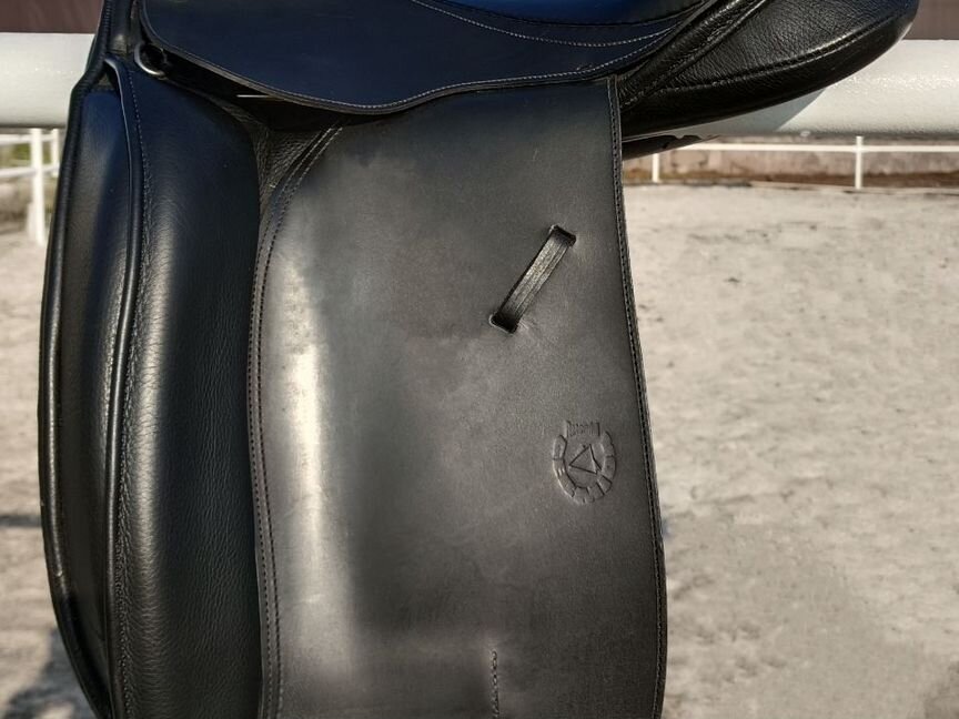 Седло спортивное выездковое