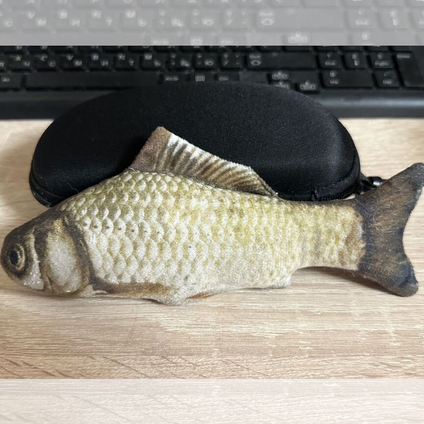 Игрушечная рыба для кошек