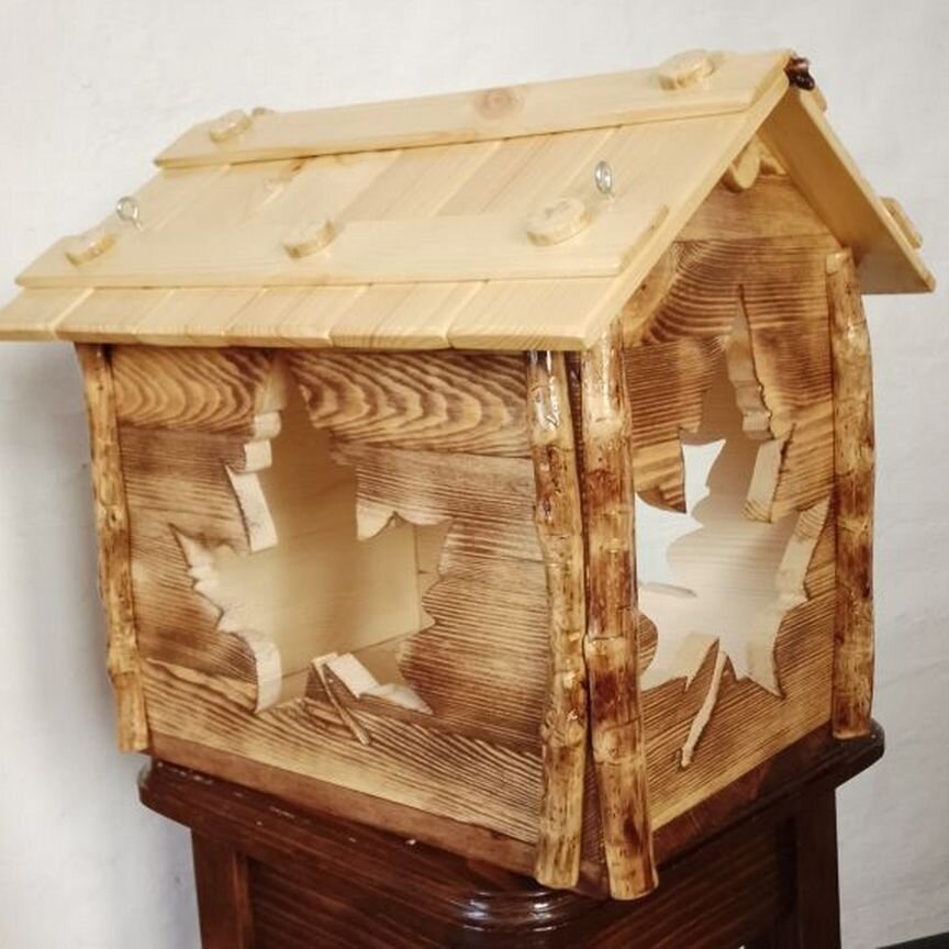 Кормушка для птиц и белок