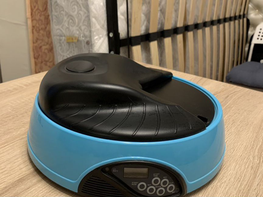 Автоматическая кормушка для собак и кошек