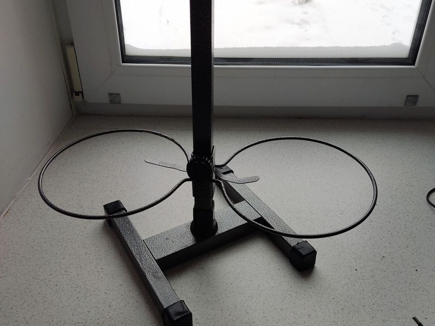 Стойка для мисок