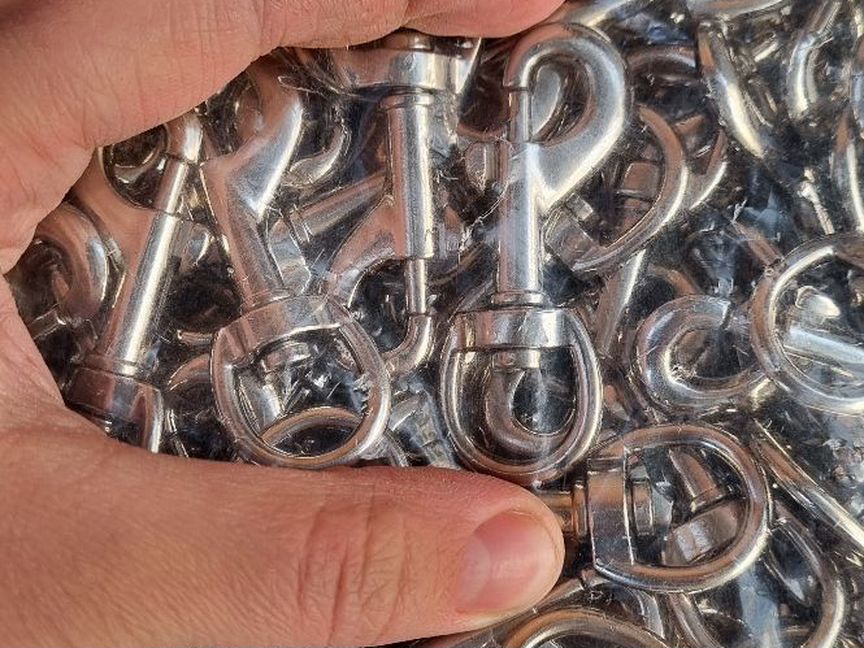 Карабины с вертлюгом для поводков по 200 шт