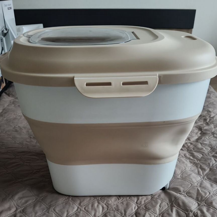 Контейнер для сухого корма