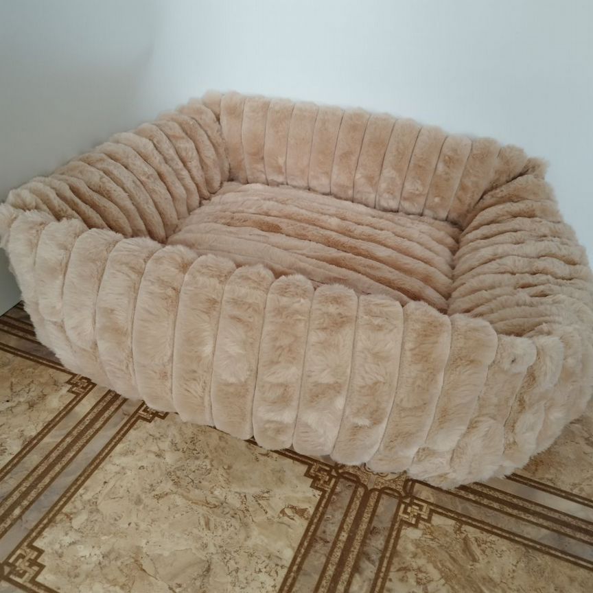 Лежанка для собак с высокими бортиками