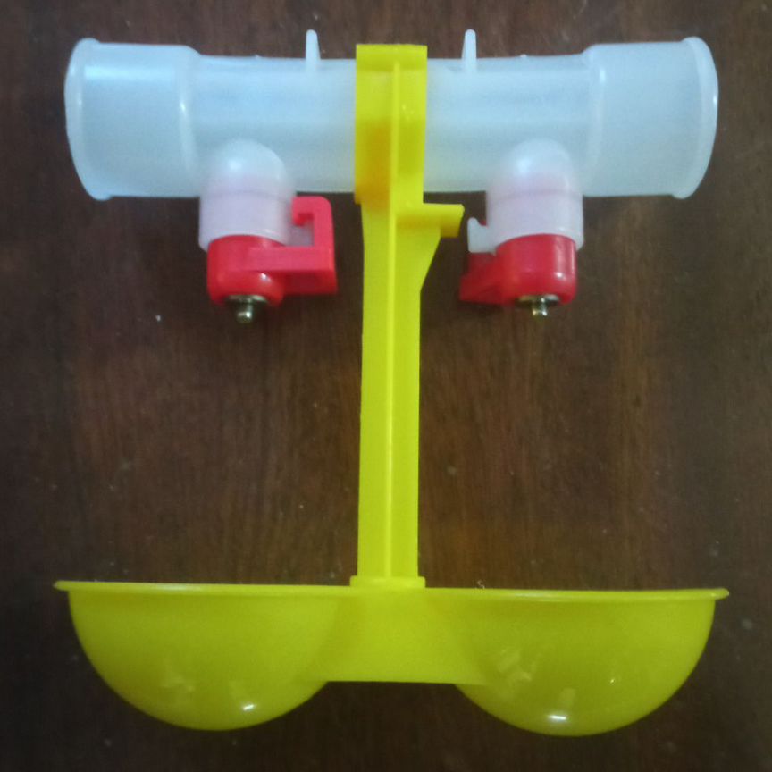 Нипельные поилки для кур