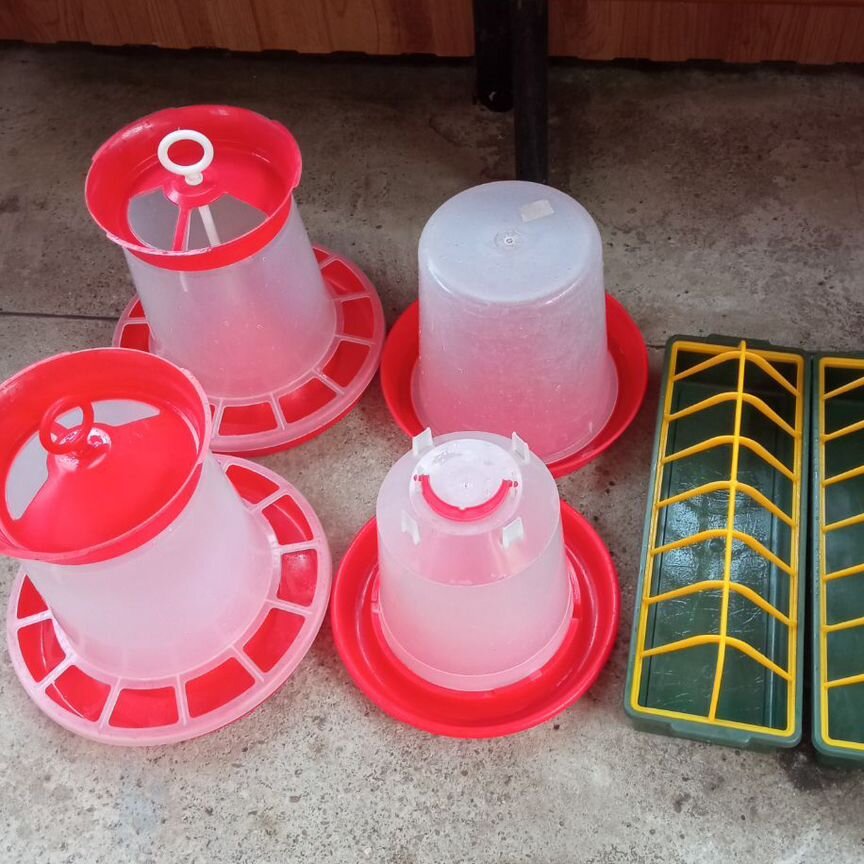 Поилки и кормушки для кур