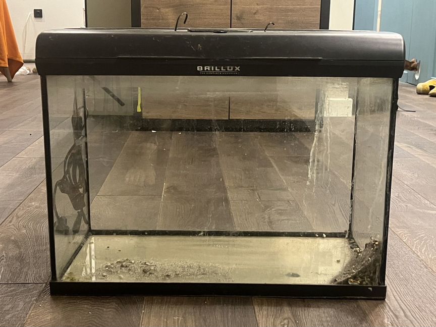 Аквариум 30 x 60 x 40 с двумя лампами отдам