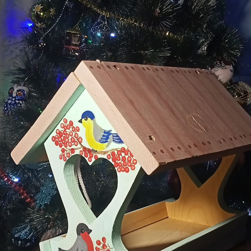 Кормушка для птиц и белок