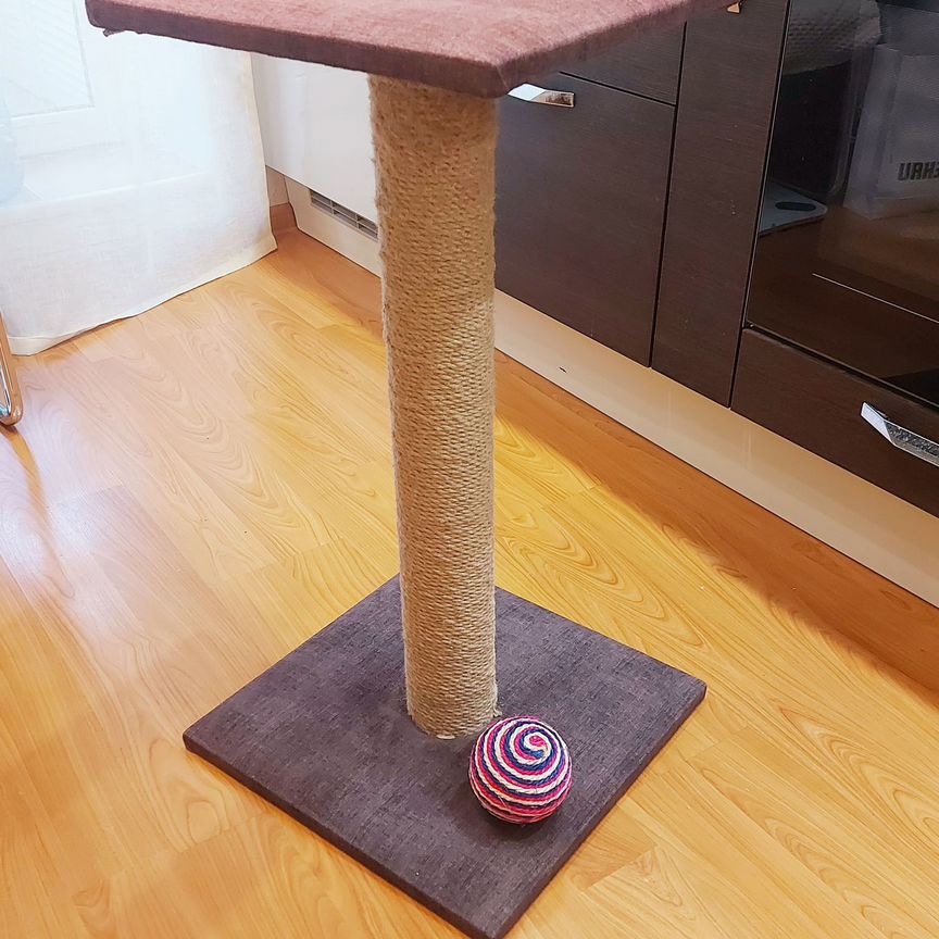 Когтеточка лежанка для кошек 40*40*75 см