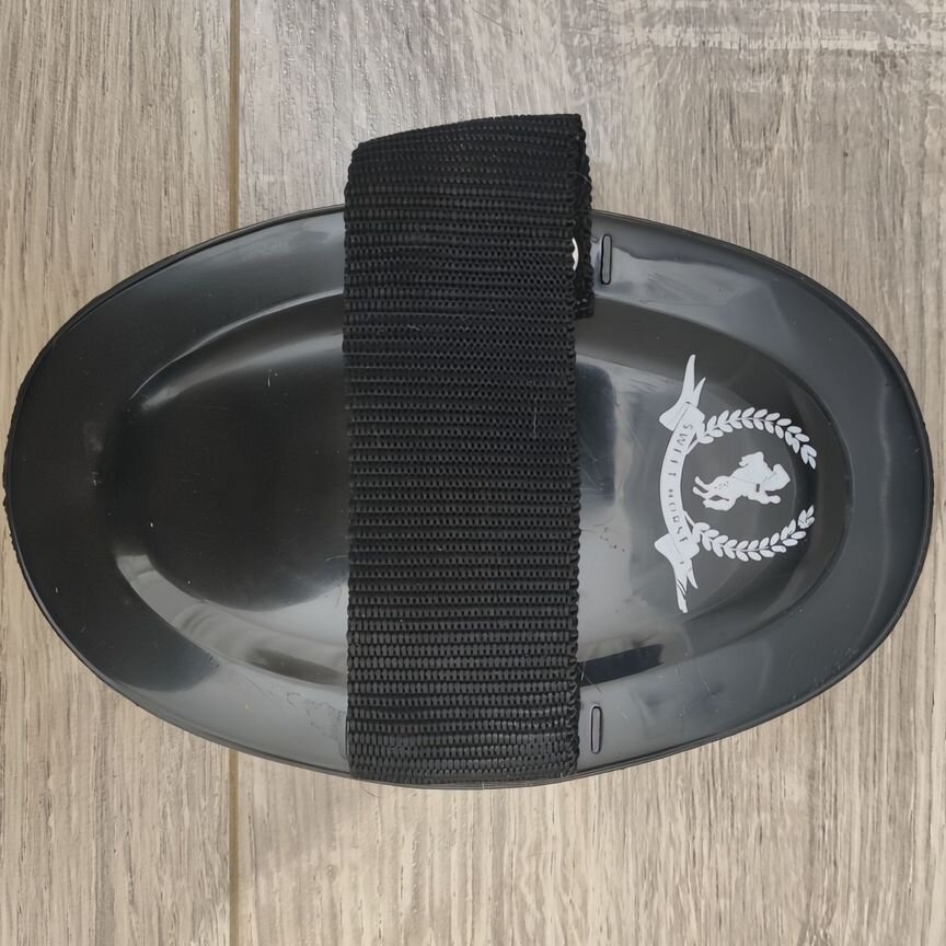 Щетки для лошади