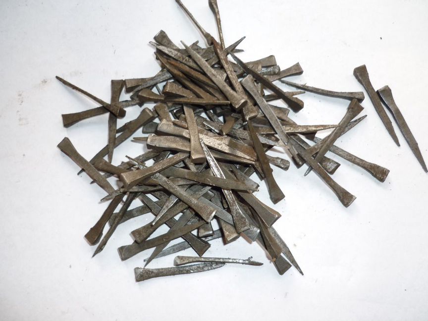 Гвозди и шипы для подков