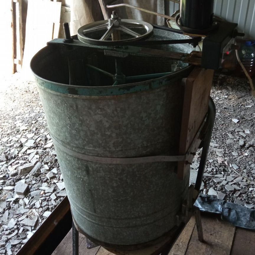 Медогонка трех рамочная