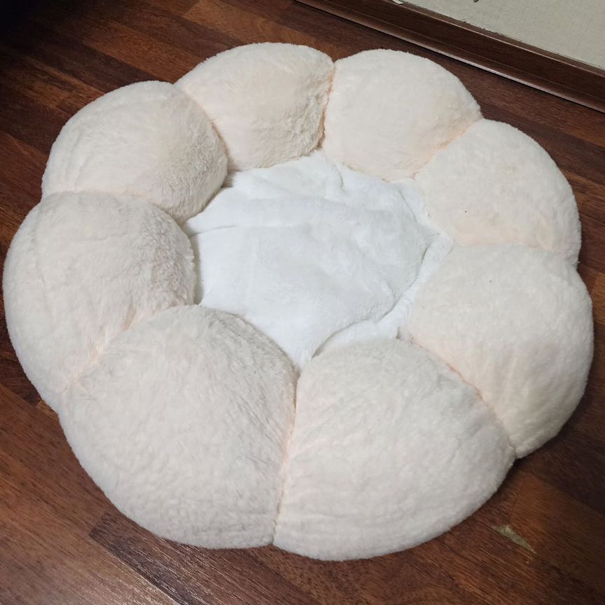 Лежанка для собак и кошек новая