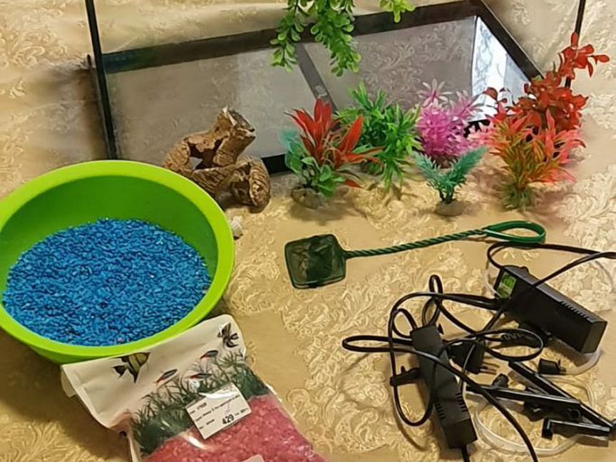 Аквариум 75 литров + мелочь к нему и 4 рыбки