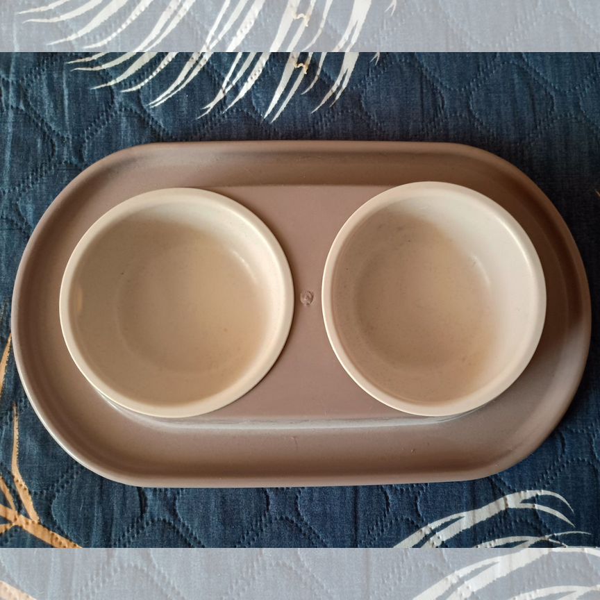 Кормушка для кошек двойная