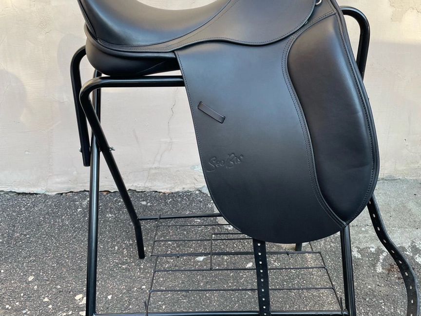 Седло выездка новое