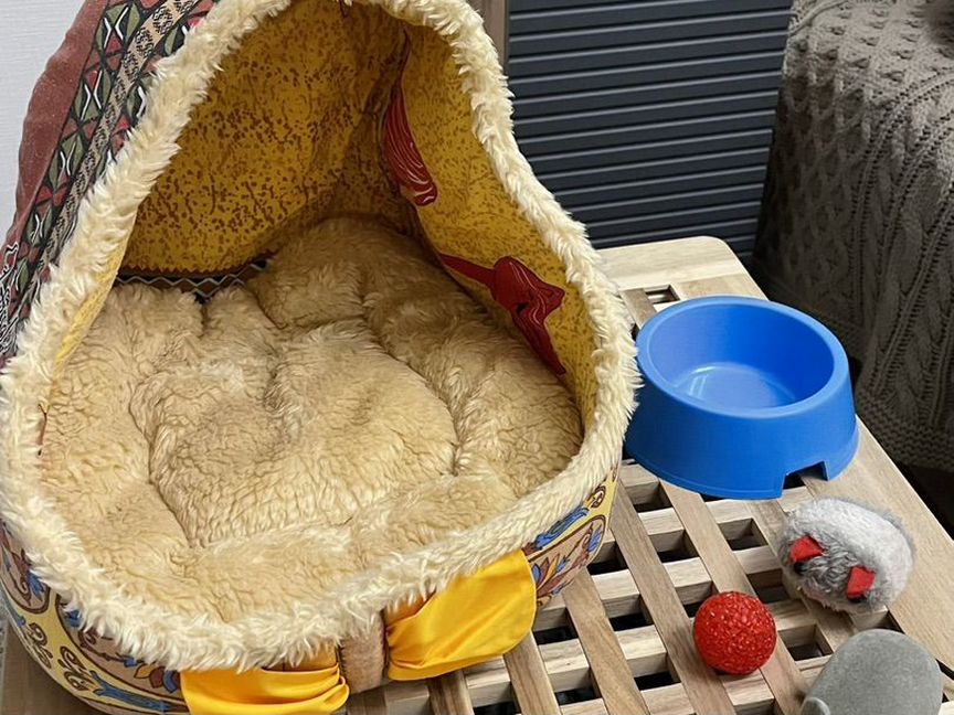 Лежанка домик миска игрушки для кошки собачки