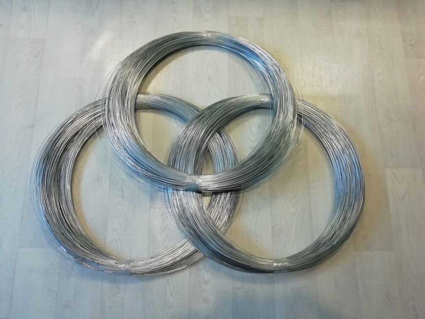 Проволока - ограждение для электропастуха