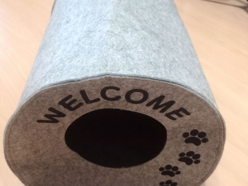 Домик-будка для кошки из войлока