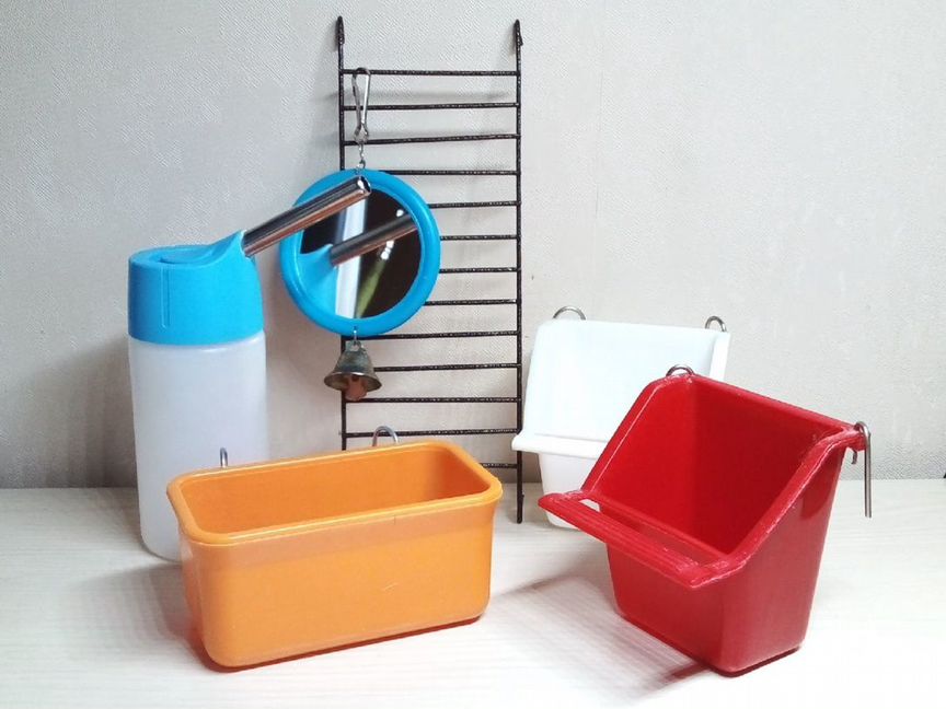 Аксессуары для клетки: кормушки, игрушки, домик