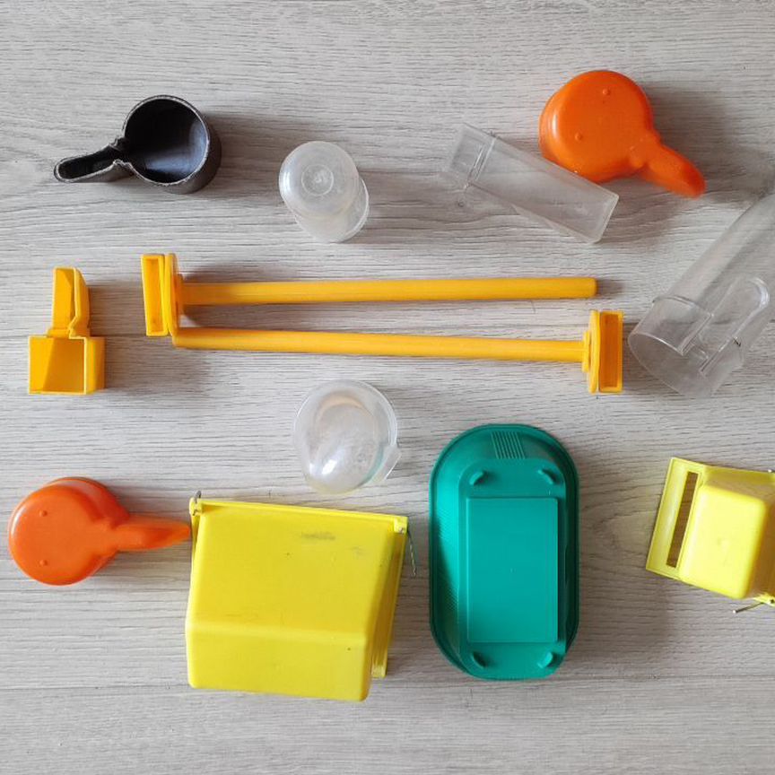 Для декоративных птиц поилки, кормушки, ванночка и