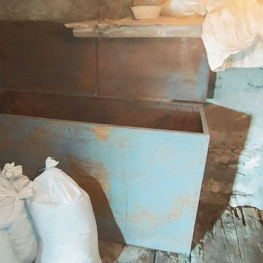 Ларь под зерно или хоз нужды