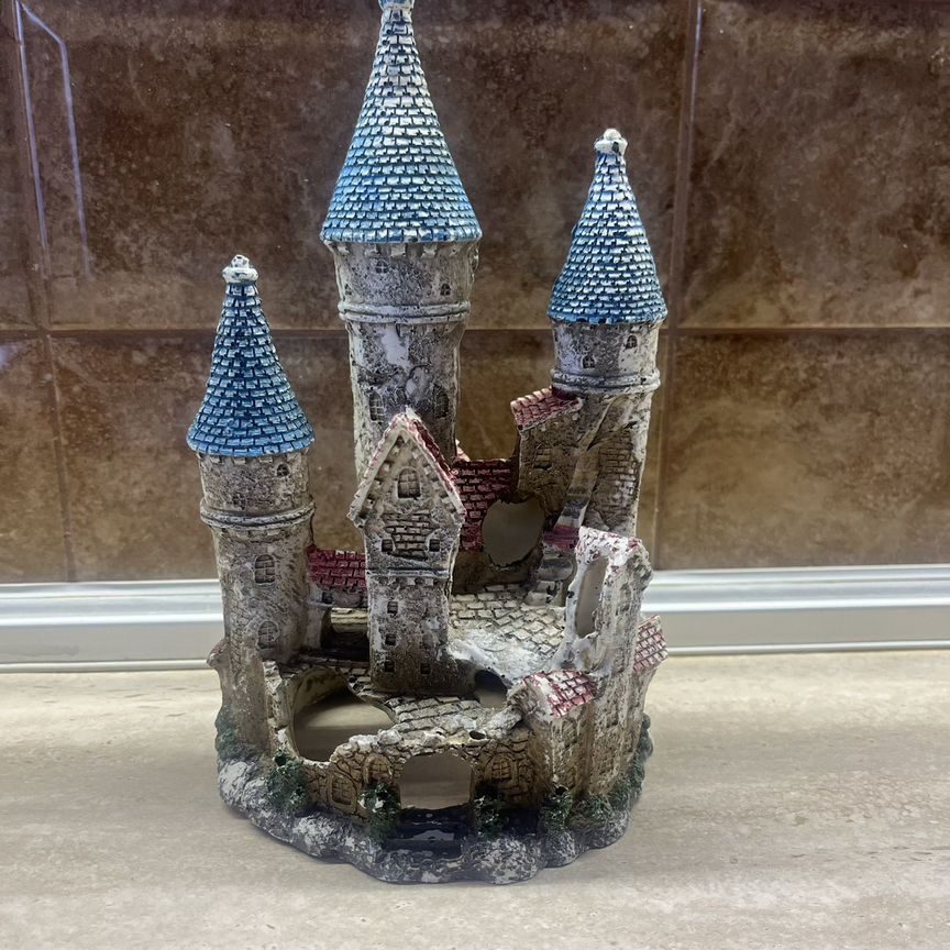 Замок для аквариума