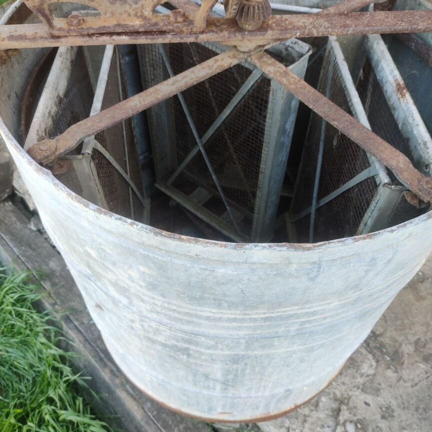 Медогонка 4 рамочная бу