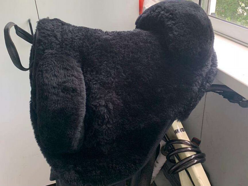 Меховое седло