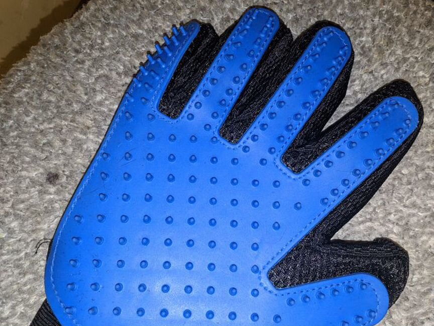 Перчатка для вычесывания собаки/кошки