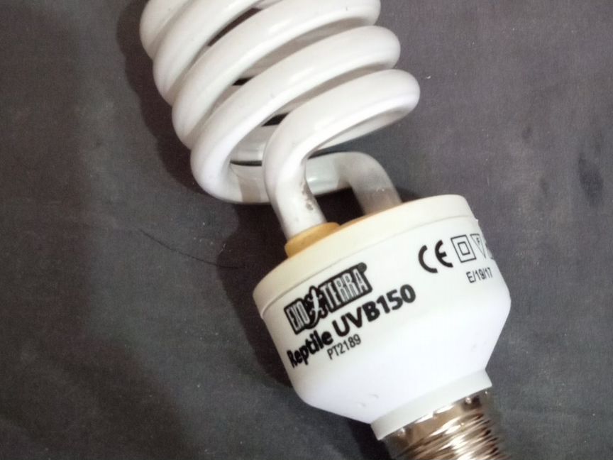 Уф-лампа ExoTerra UVB150 для рептилий