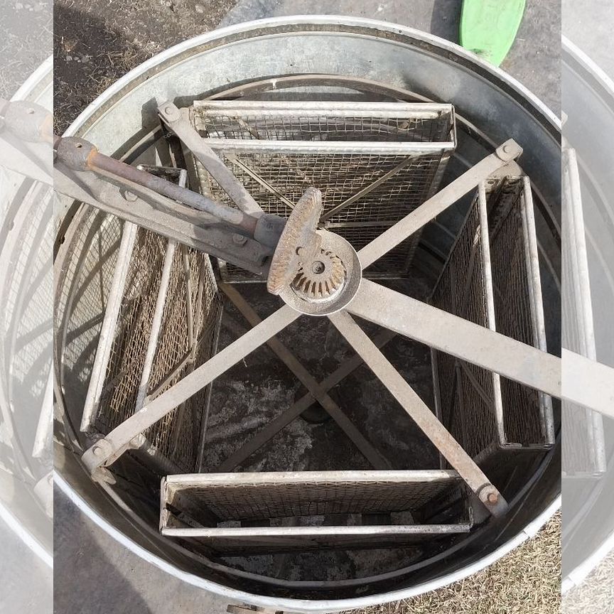 Медогонка 4 рамочная бу