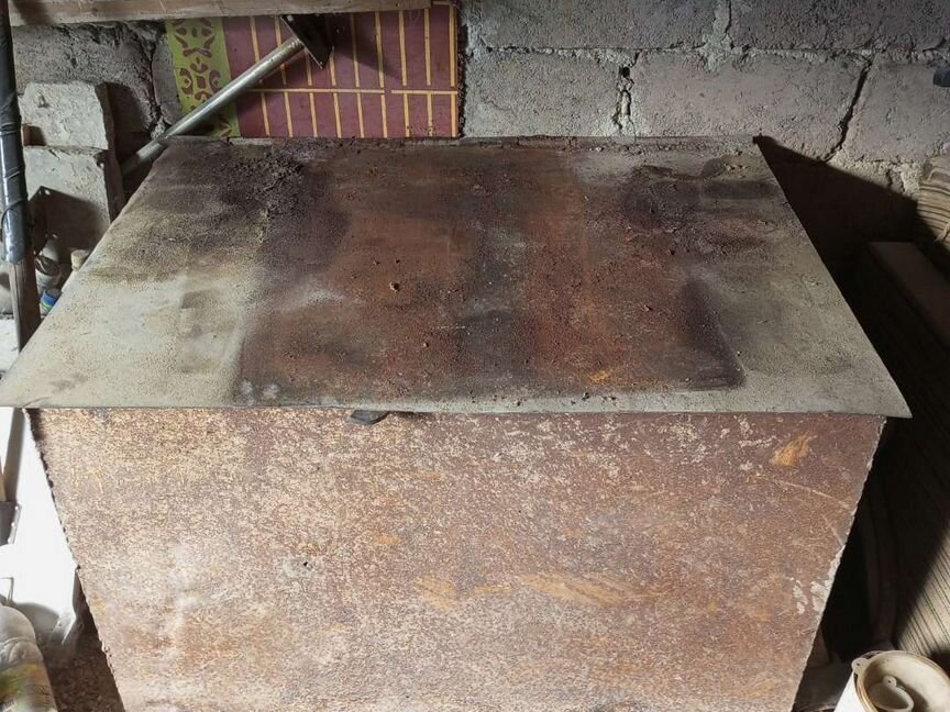 Ларь железный для зерна