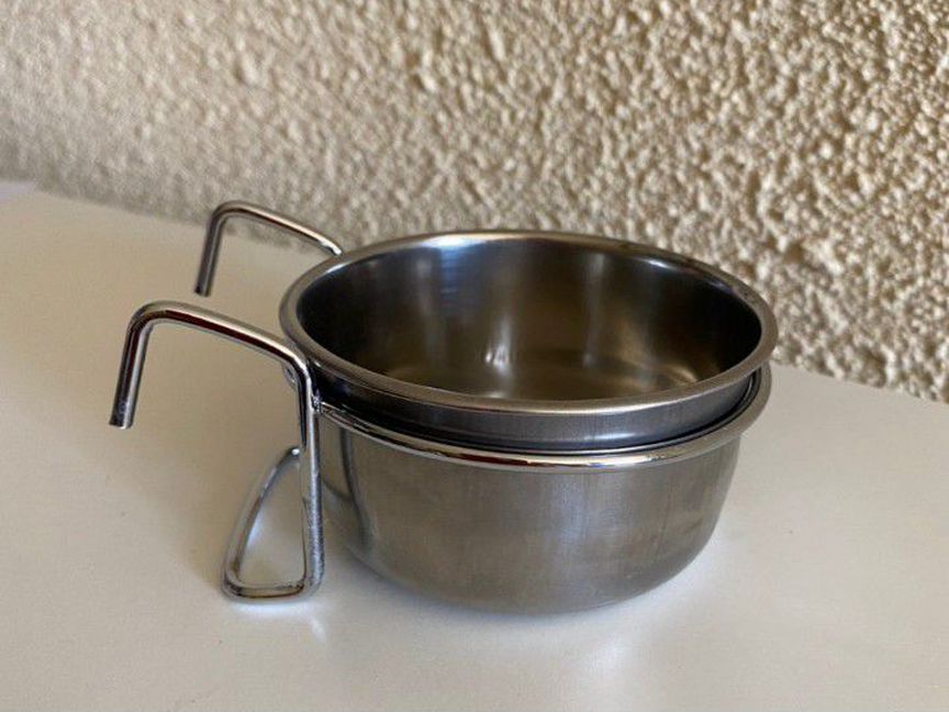 Чашка для кормления птиц