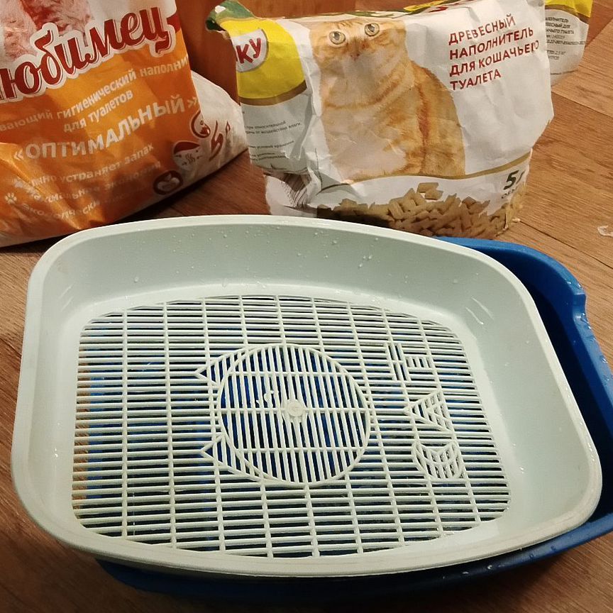 Начатый наполнитель и лоток