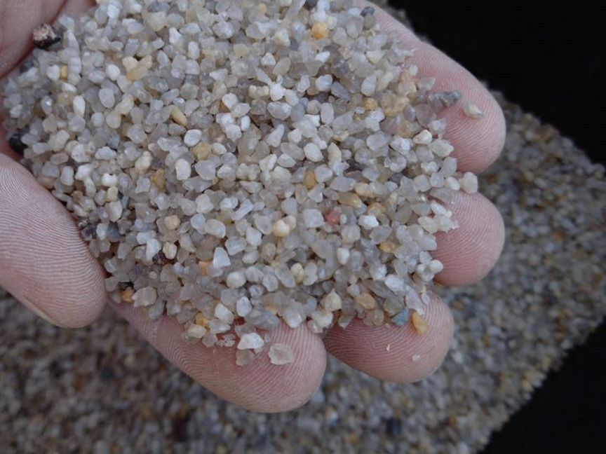 Кварцевый окатанный песок