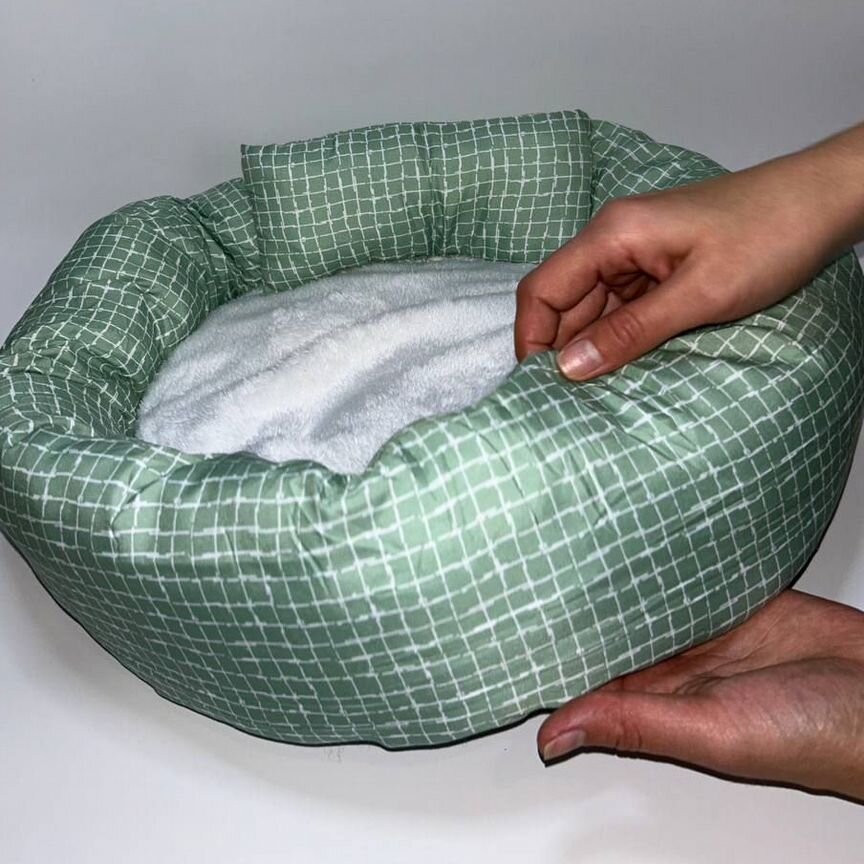 Лежанка для собак и кошек. Новая