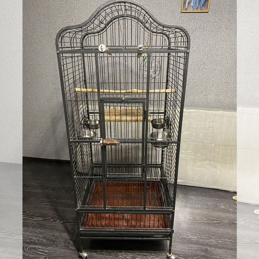 Продам вольер и большую клетку для попугаев