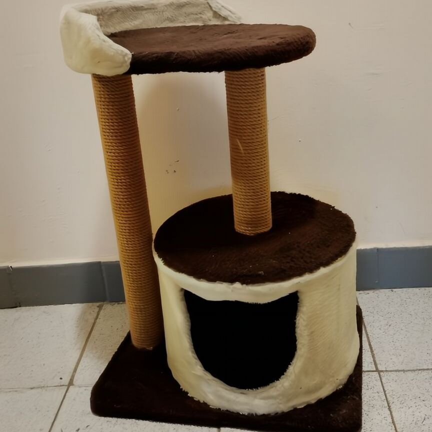 Домик для кошки с когтеточкой бу