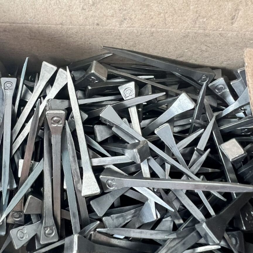 Гвозди для лошадей