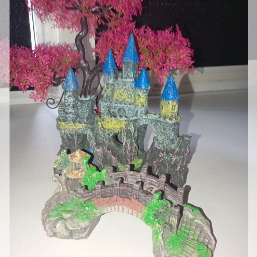 Мостик, дерево и замок в аквариум