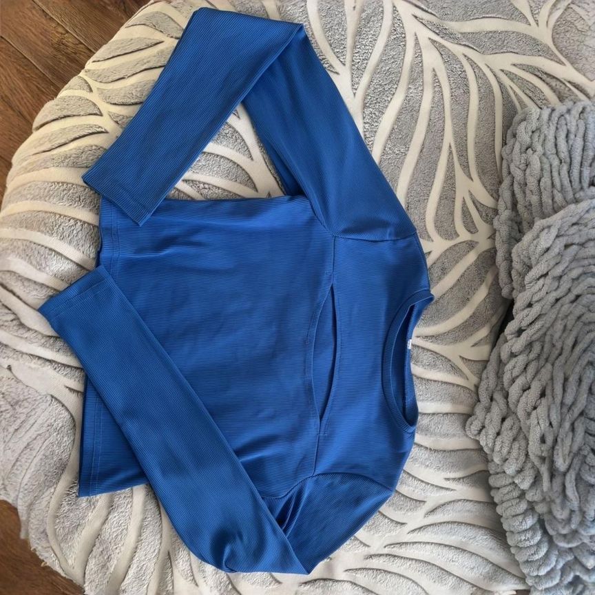 Лонгслив женский с вырезом