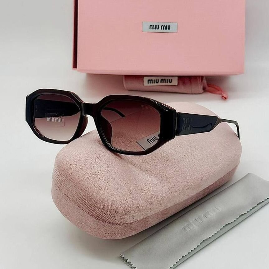 Солнцезащитные очки женские Miu Miu
