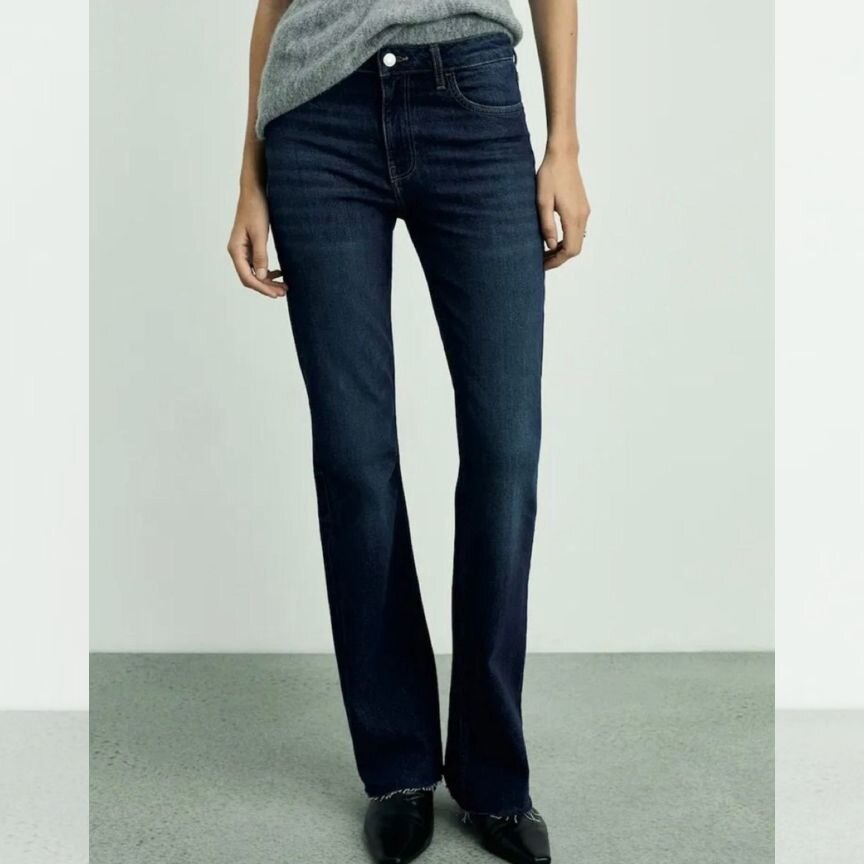 Джинсы клеш с бахромой mango