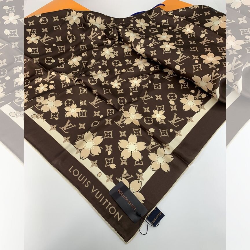 Шелковый платок Louis Vuitton